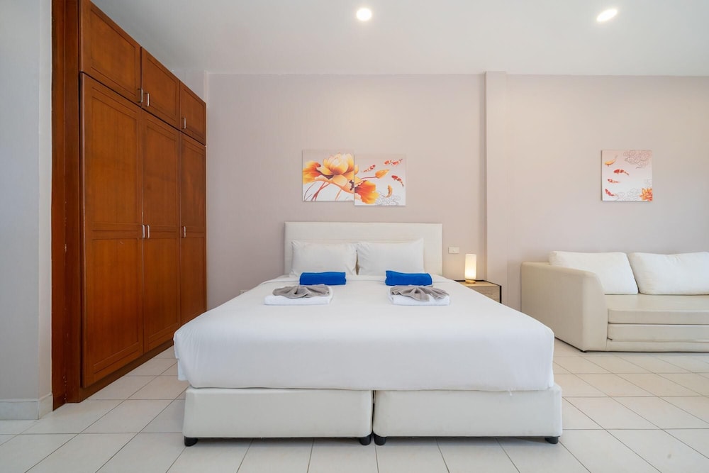 Jungceylon Villa-patong Quiet Location, Large Pool - Patong Beach