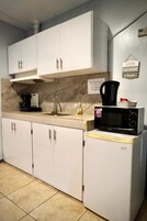 Quarto conforto | Cozinha privada | Frigobar, micro-ondas, cooktop, torradeira