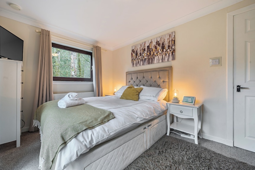 4 Bed House - Sleeps 9 - Hottub - Parking - Scotland