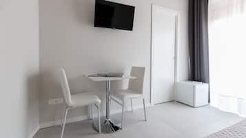 Quarto Duplo Deluxe, varanda | Lençóis italianos Frette, roupa de alta qualidade, edredões de penas