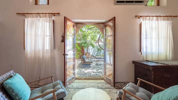 Four Bedroom Villa with Sea View | Cofres nos quartos, espaço de trabalho para notebook, cortinas blackout