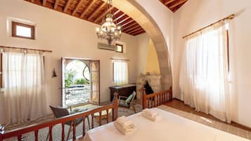 Four Bedroom Villa with Sea View | Cofres nos quartos, espaço de trabalho para notebook, cortinas blackout