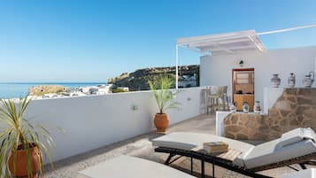 Rooftop Studio with Sea View | Terraço/pátio interior