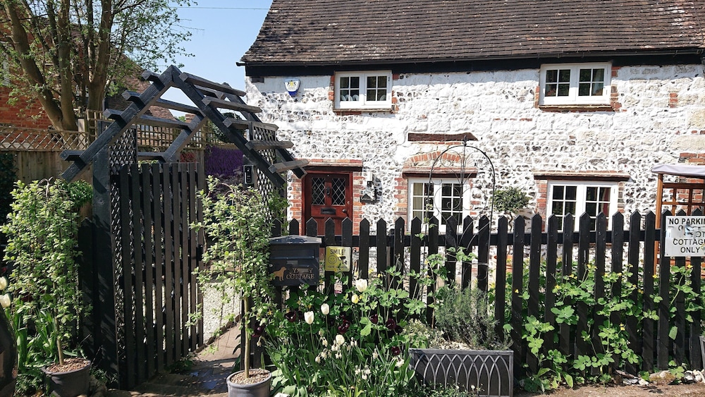 Charming 17th Century 2-bed Cottage In Medmenham - Hertfordshire