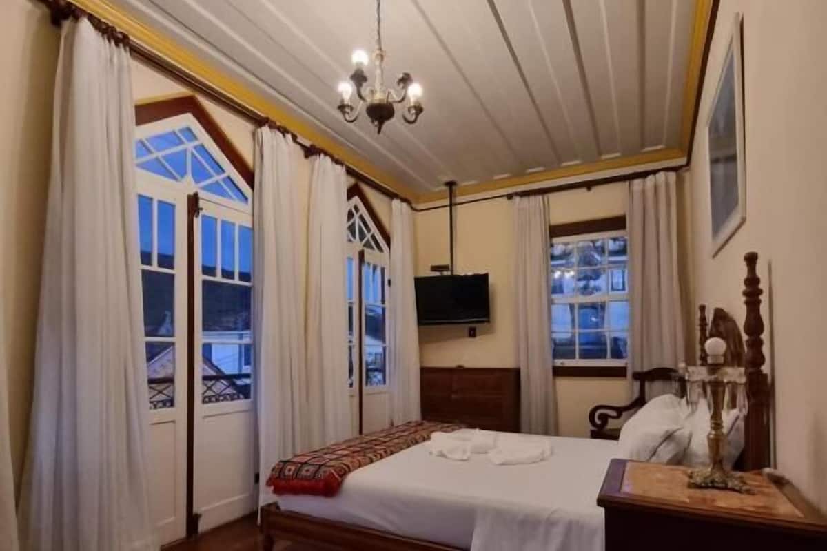 Suite Panorama de Vila Rica | Minibar, com decoração personalizada, com mobília individualizada