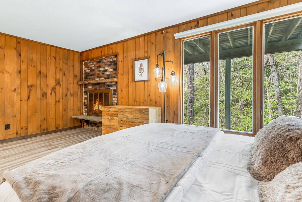 Minutes from gorgeous Mount Snow: Chalet with Hot Tub, Sauna, Game Room ...