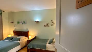 Quarto Triplo Deluxe, 1 quarto | Com decoração personalizada, com mobília individualizada