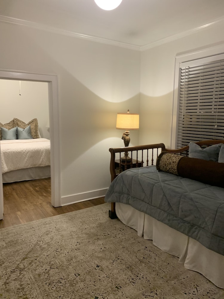 Walk To War Memorial 3-bedroom Remodeled Home In Heart Of Hillcrest - Little Rock, AR