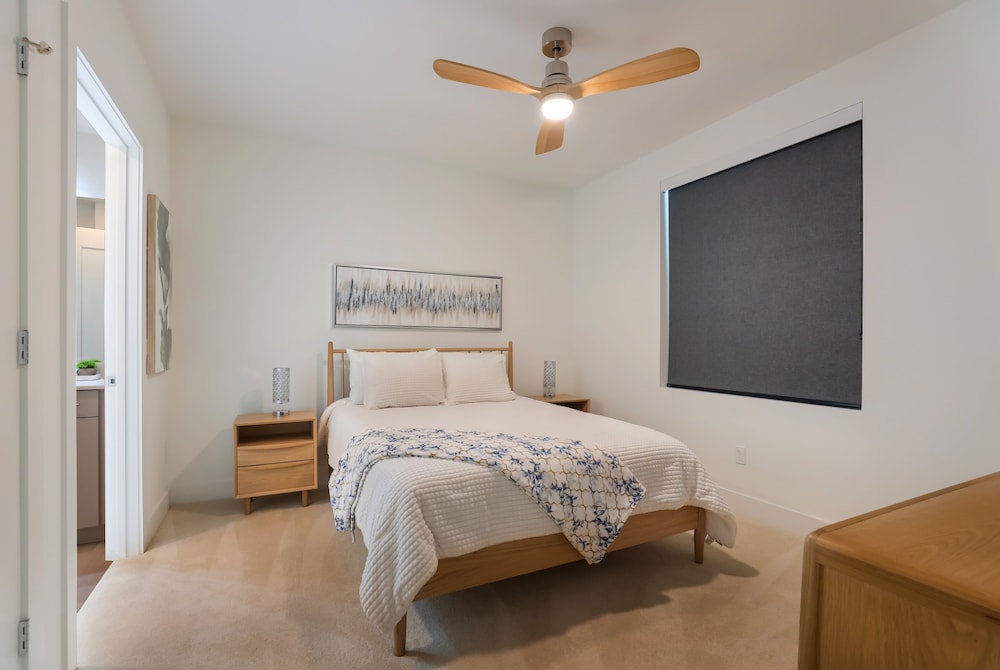 Luxury Condo With Xtra Large Patio & Pool Views - Lakewood Ranch, FL