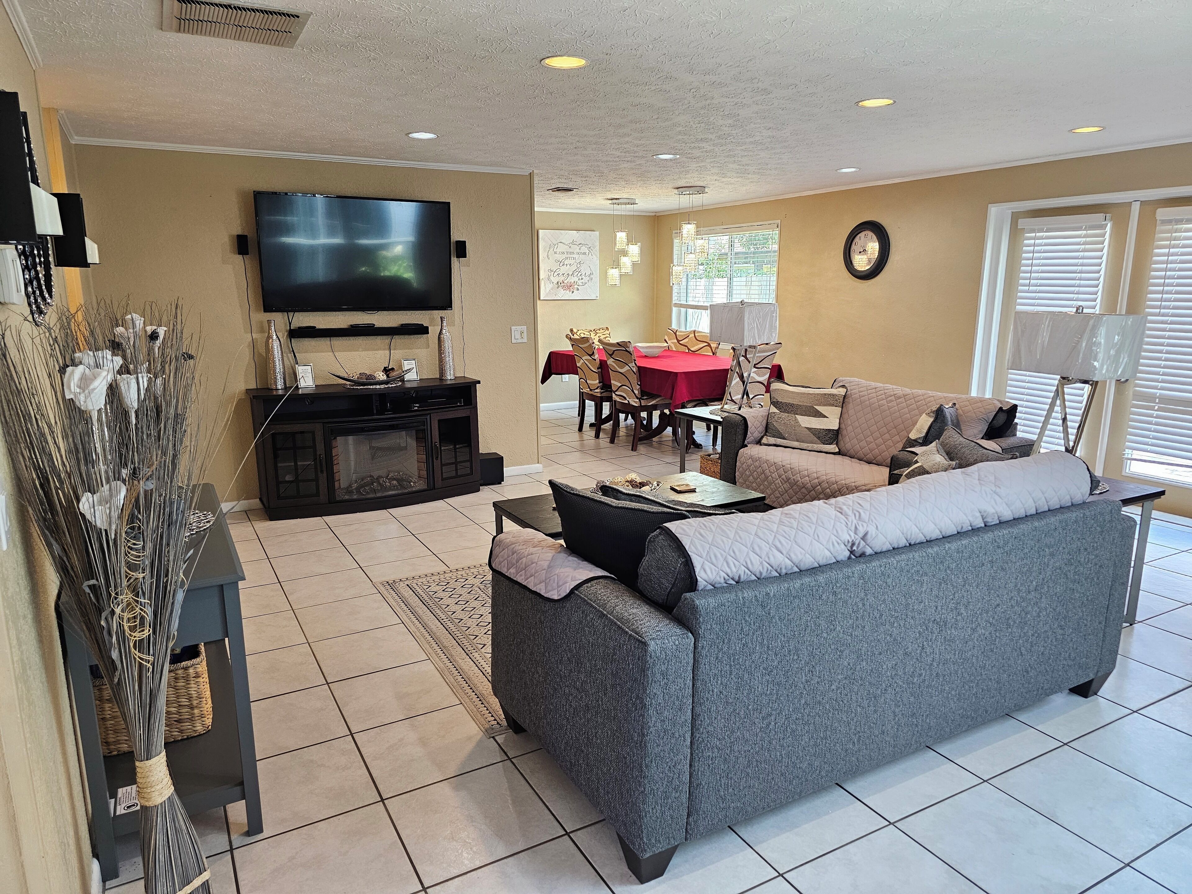 Entire House 3/2 Great For Family \N - Orange Park, FL