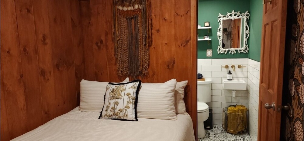 Relax At This Cozy 2 Bedroom 2 Bathroom Getaway - Hudson, NY