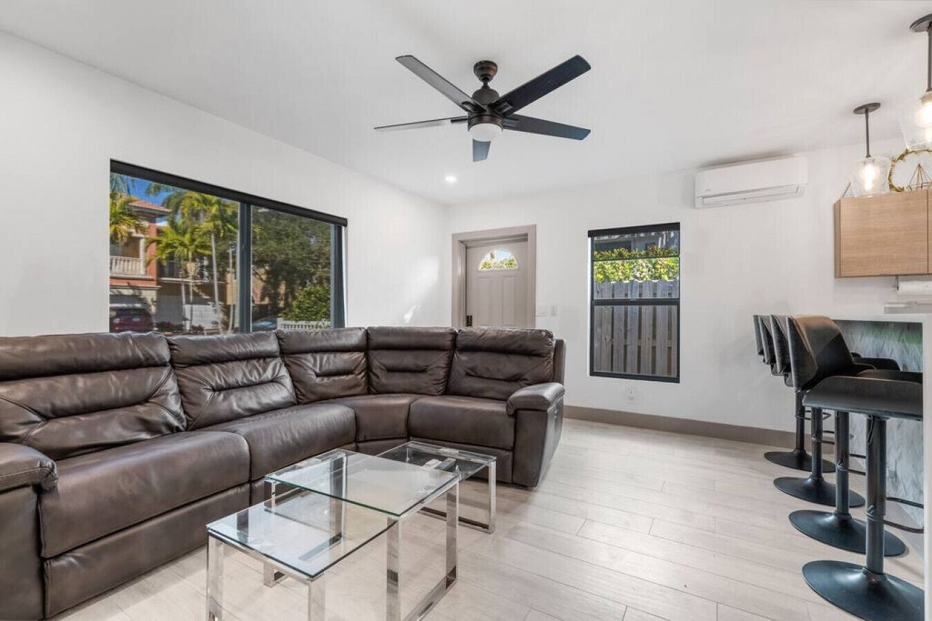 Lauderdale Modern 1 Bedroom 1 Bathroom With Private Backyard - Coral Springs, FL