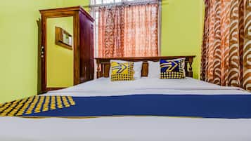 Quarto Duplo Económico | Secretária, Wi-fi grátis, roupa de cama fornecida
