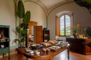 Pequeno-almoço tipo buffet diário incluído