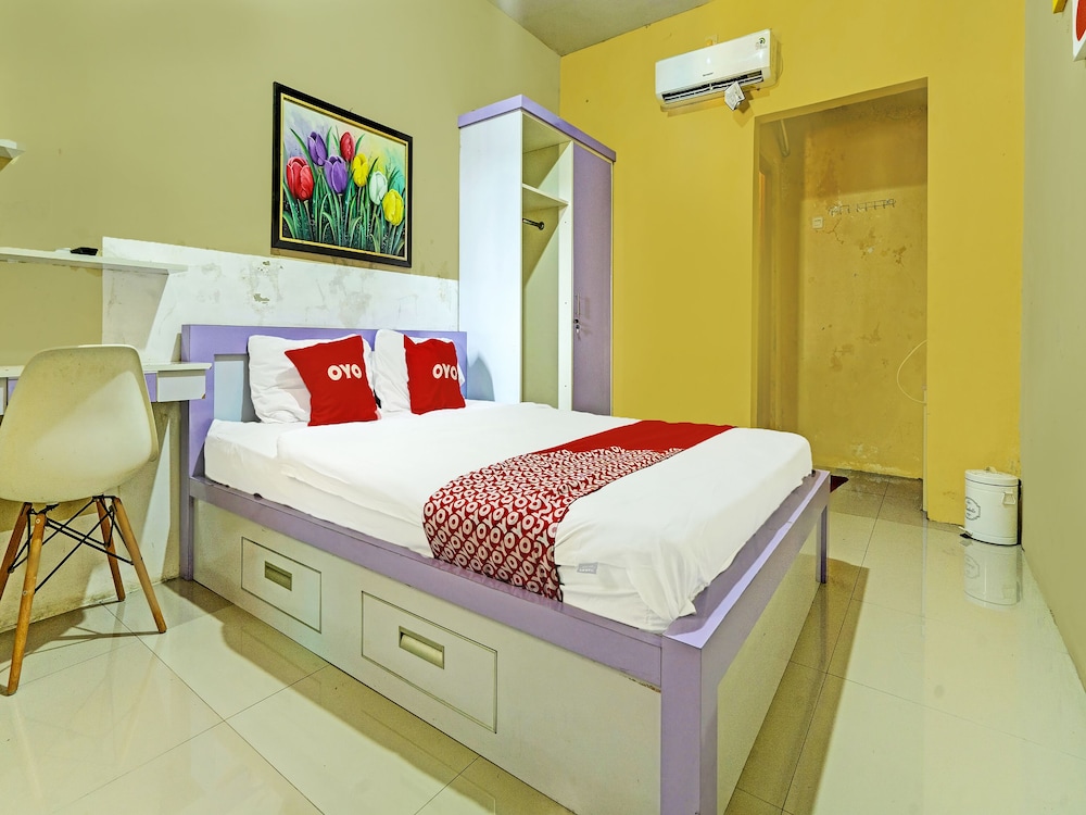 Oyo 91955 Pondokan Cempaka - Cirebon