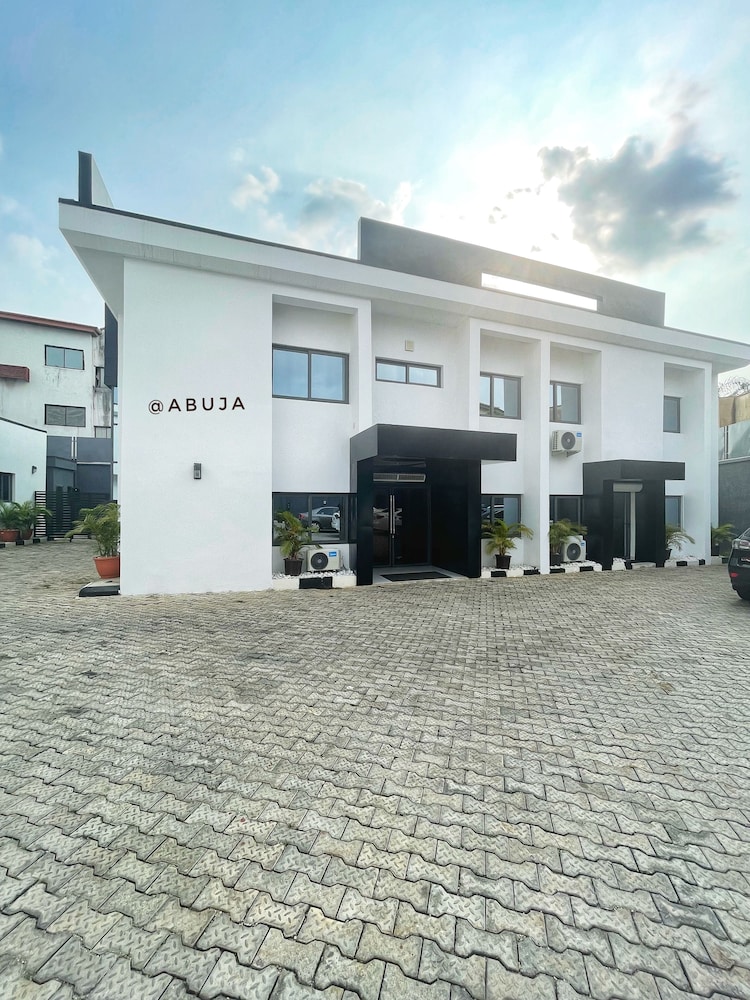 Plush Hotel - Abuya