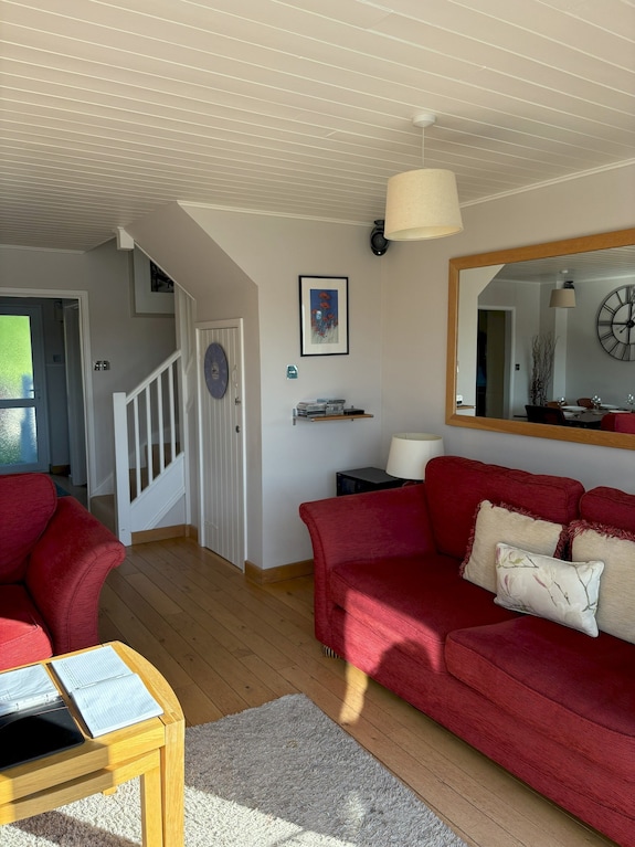 Dog-friendly Lakefront Escape W/ Brand New Decking - Cotswolds