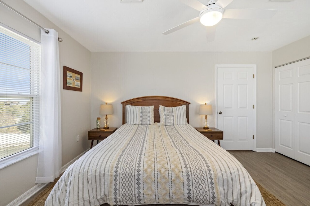 The Marigold House: Downtown Panoramic Views - Cedar Key, FL
