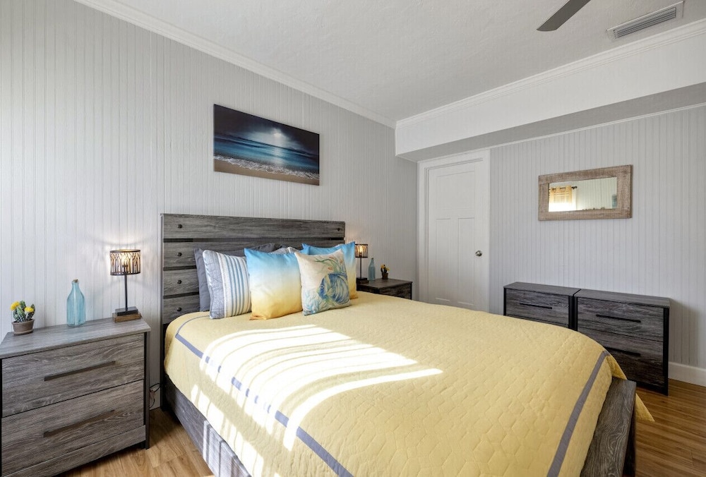 Beach Shack: Central Location, Recent Renovation - Cedar Key, FL