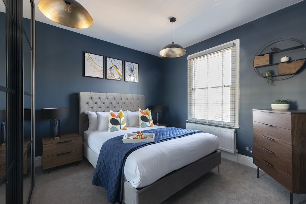Elliot Oliver - Stunning 6 Bedroom Regency House With Parking - Cheltenham