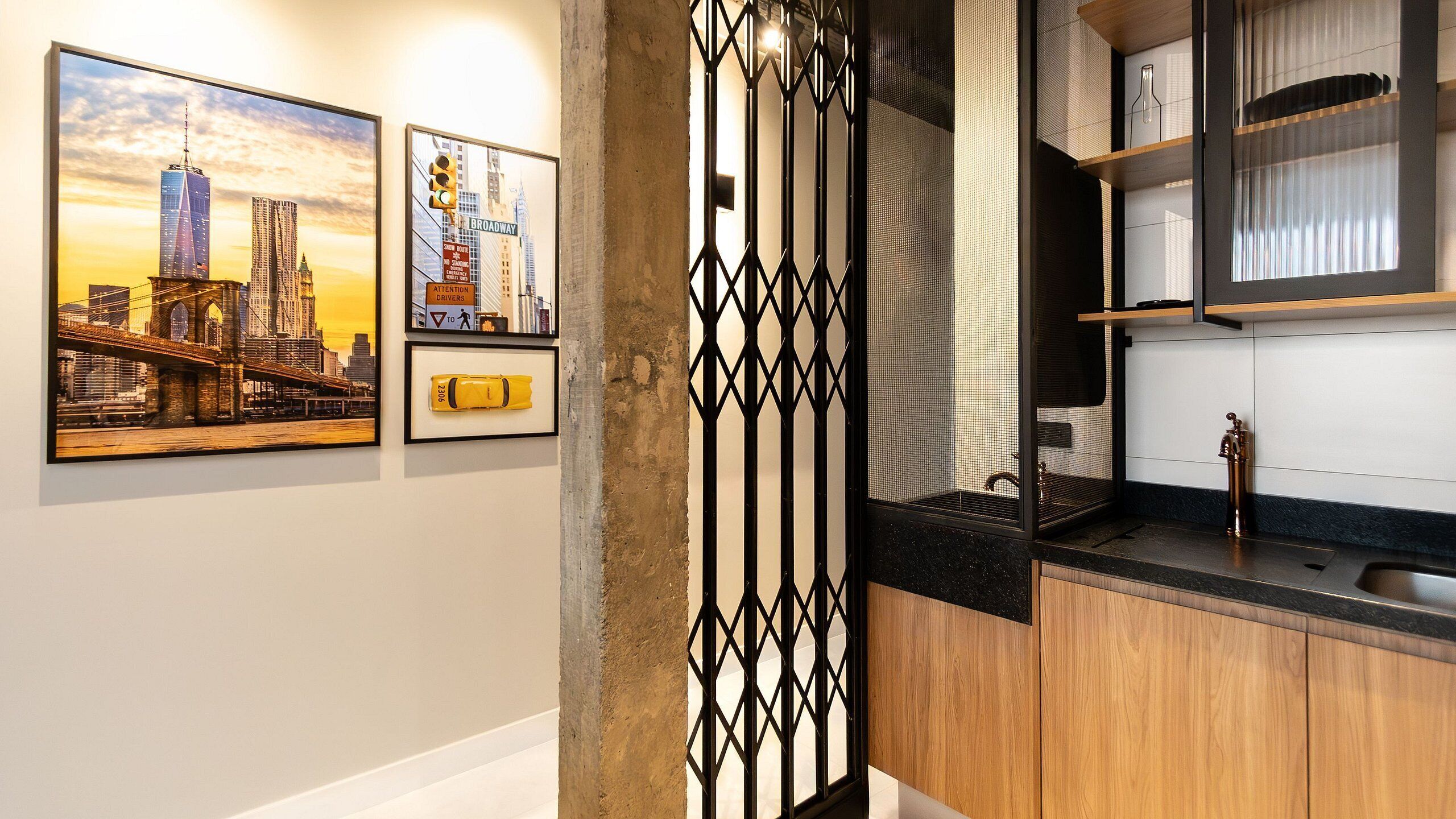 Apartamento Cidade | Casa de banho | Um secador de cabelo, toalhas fornecidas, champô, papel higiénico 