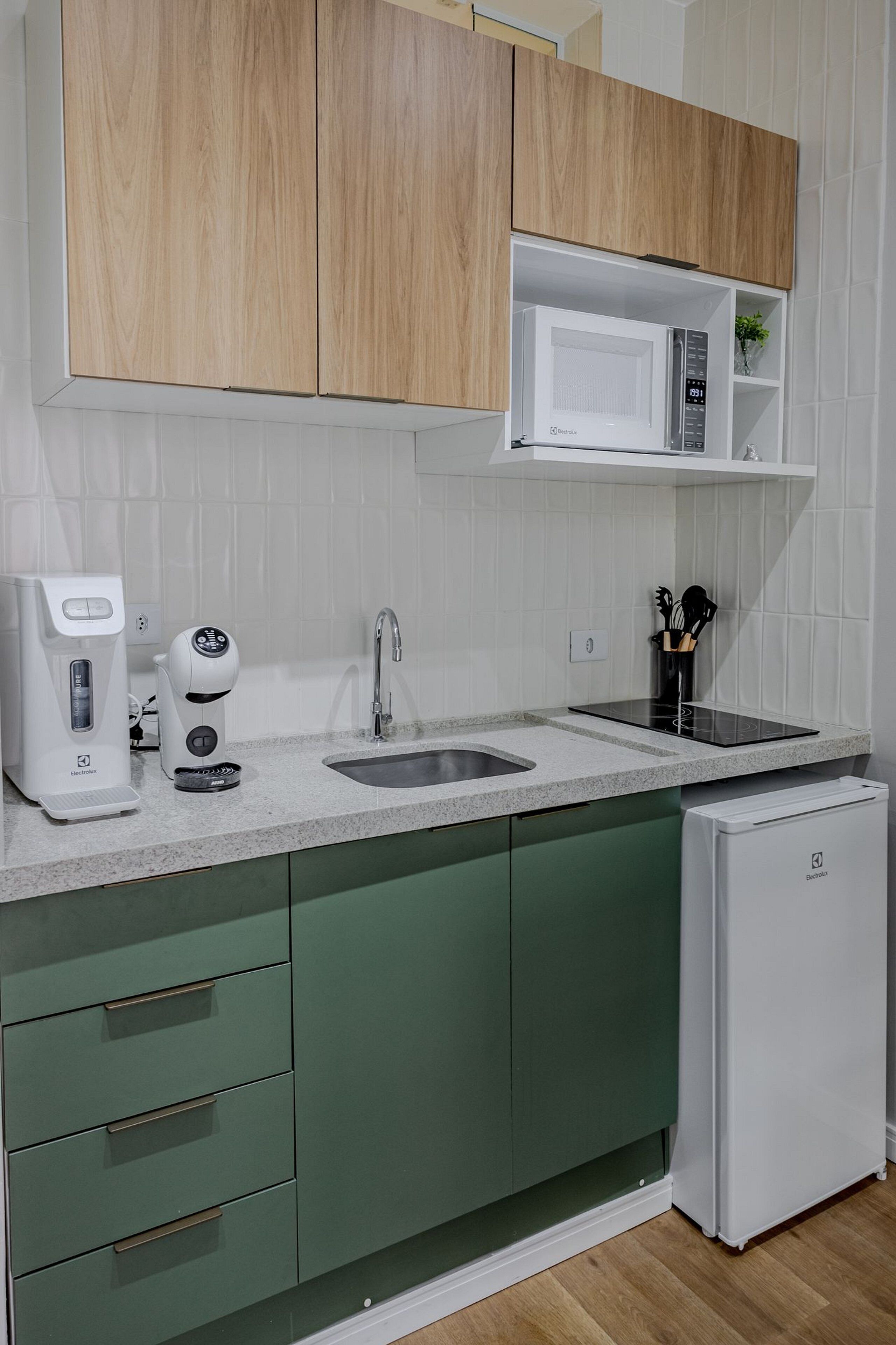 Apartamento Básico | Cozinha privada | Um micro-ondas 