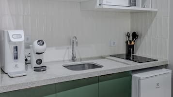 Apartamento Básico | Cozinha privada | Um micro-ondas