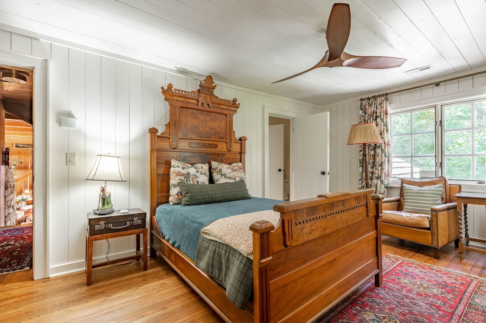 Luxury Mountain Retreat- Main House w/ 2 Guest Houses in Highlands, NC ...