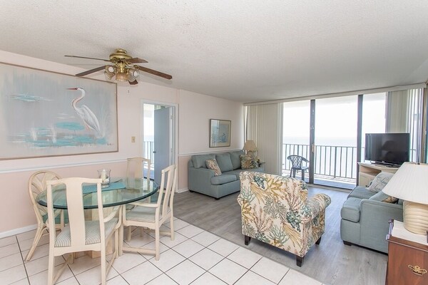 Royal Garden Resort 1605 2 Bedroom Condo By Redawning - Garden City, SC