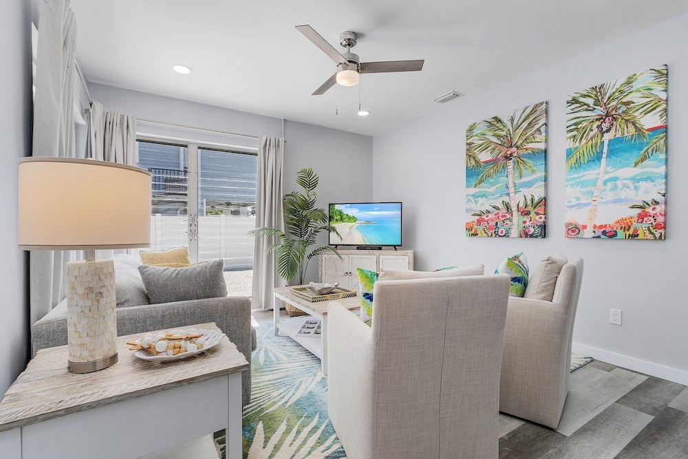 171 Washington ~ Dune Our Thing ~ Unit A ~ Fabulous Pool Home! 2 Bedroom Home By Redawning - Fort Myers Beach, FL