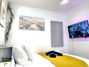 Quarto Duplo | Com mobília individualizada, secretária 