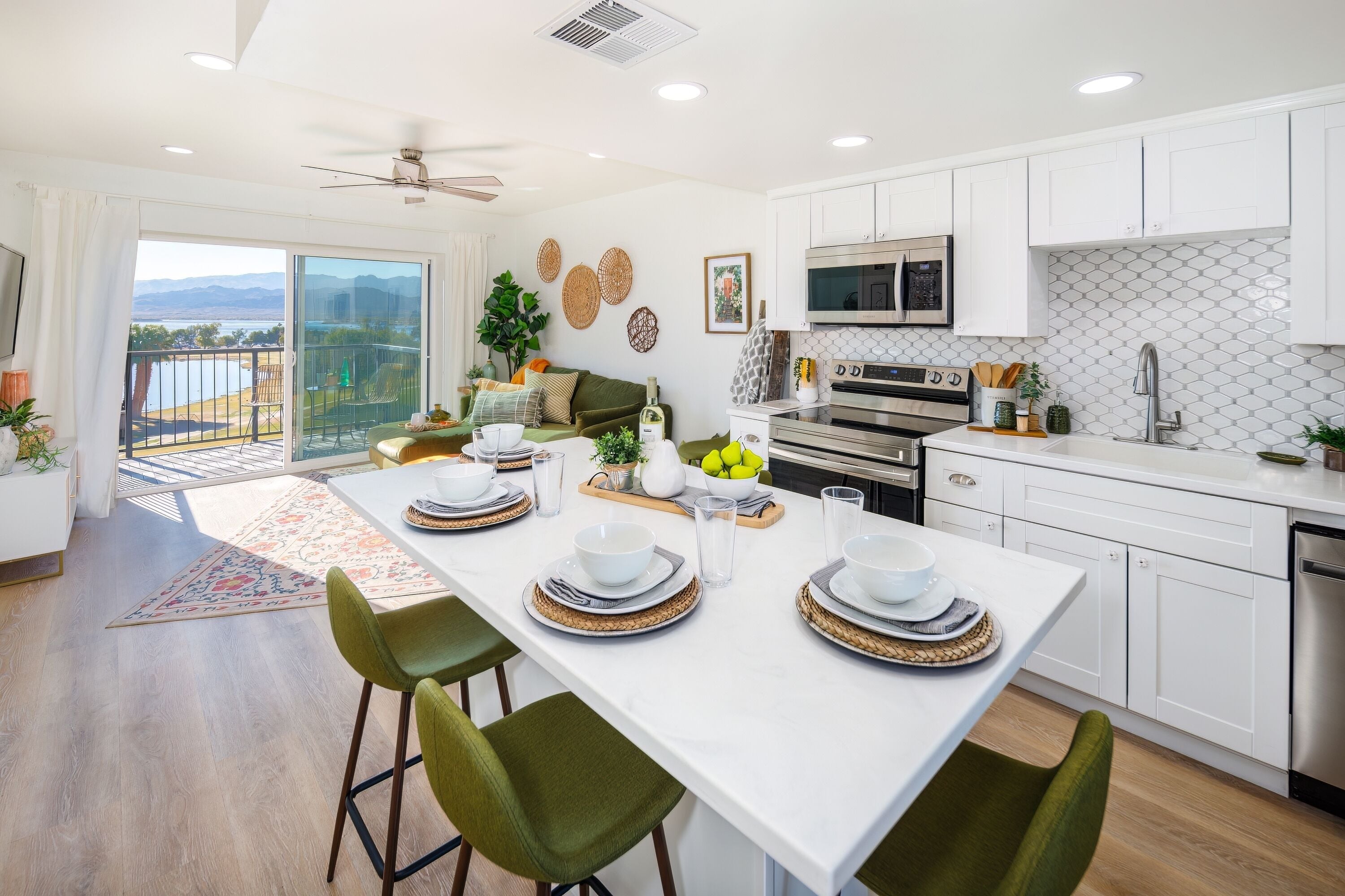 Kings View #106 BEACH LEVEL Water Front Condo 5 Star Rating - Lake ...