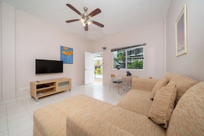 Villa Cidade, 4 quartos, piscina privativa | 4 quartos, cofre no quarto, com decoração personalizada 