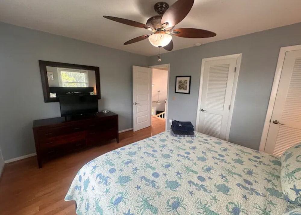 DuckUtopia-Pool/HotTub/Private Dock/0.3mi to Beach - Duck | Vrbo