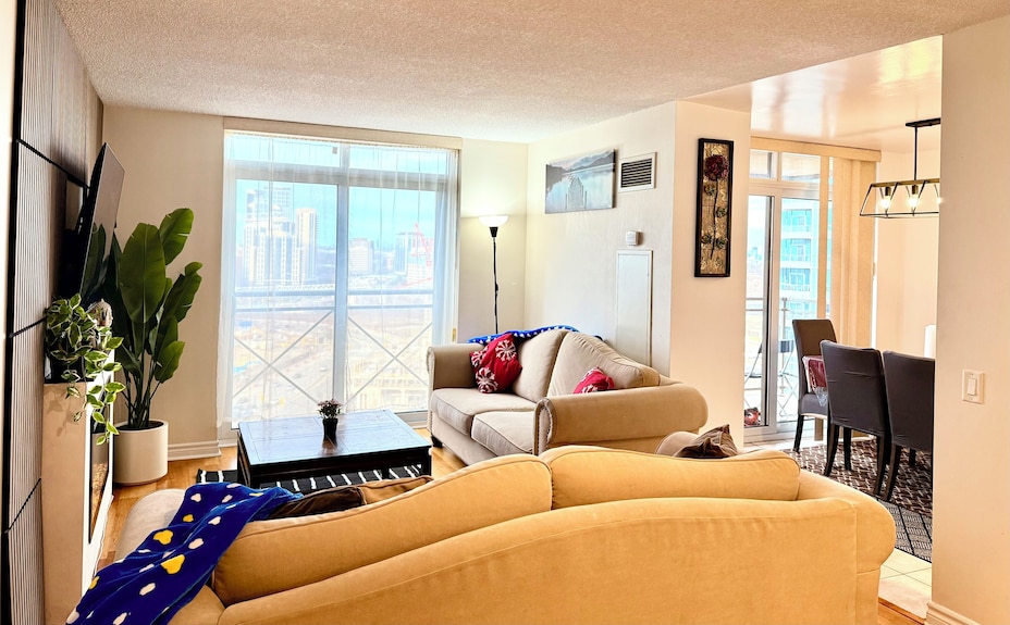 Spacious 3 Bedroom 2 Bath Condo In Toronto - Toronto