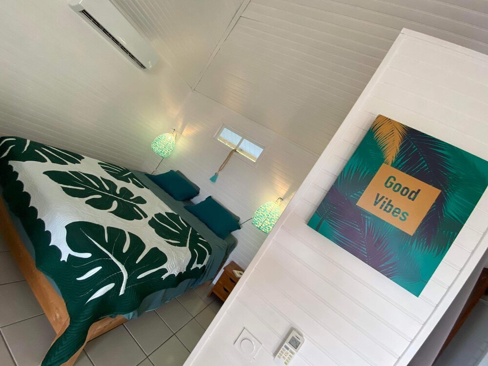 Romantic bungalow with stunning views and swimming pool - Tumaraa | Vrbo