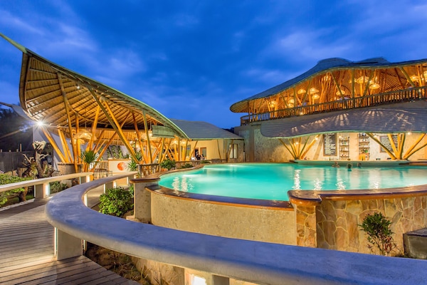 2 piscinas exteriores