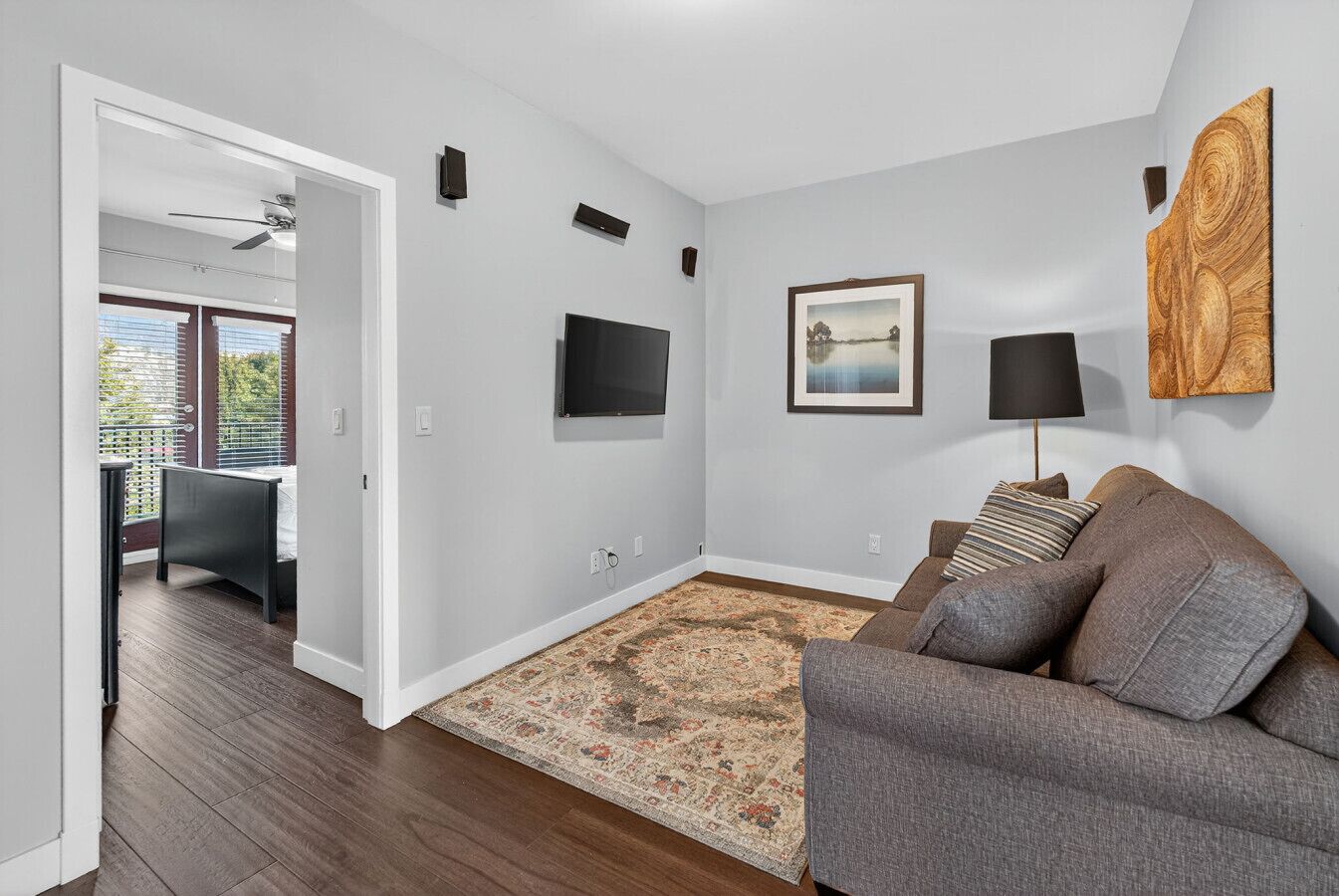 Luxurious Lakeside Oasis With Resort Amenities - Kelowna