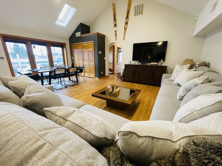 Cozy Retreat Located Off Lake Erie In Woodchuck Marina! - Lake Erie, PA