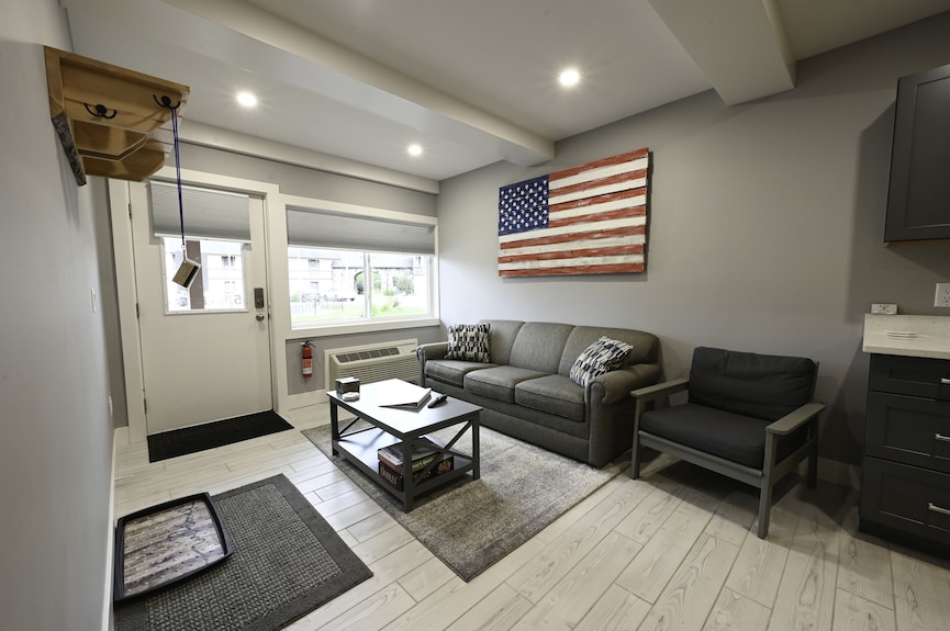 Ski In Ski Out! Schuss Mountain. Sleeps 4 Wifi, Pool, Full Kitchen. - 미시간