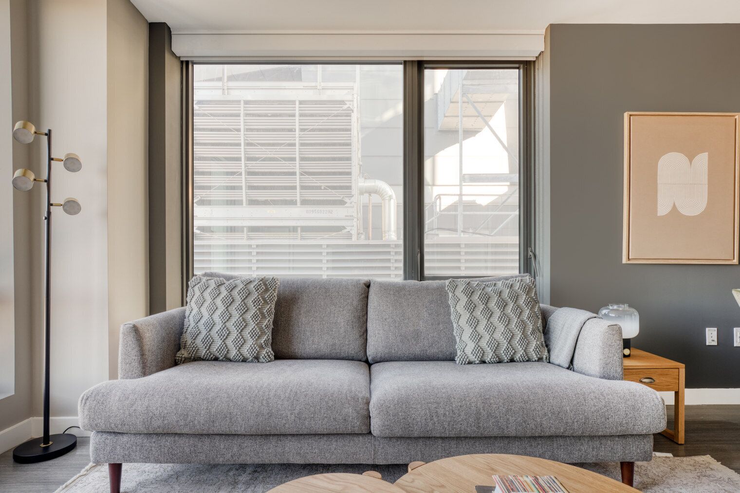 Sunlit North Station 1br W/ W/d & Gym, Nr Td Garden, By Blueground - Newton, MA