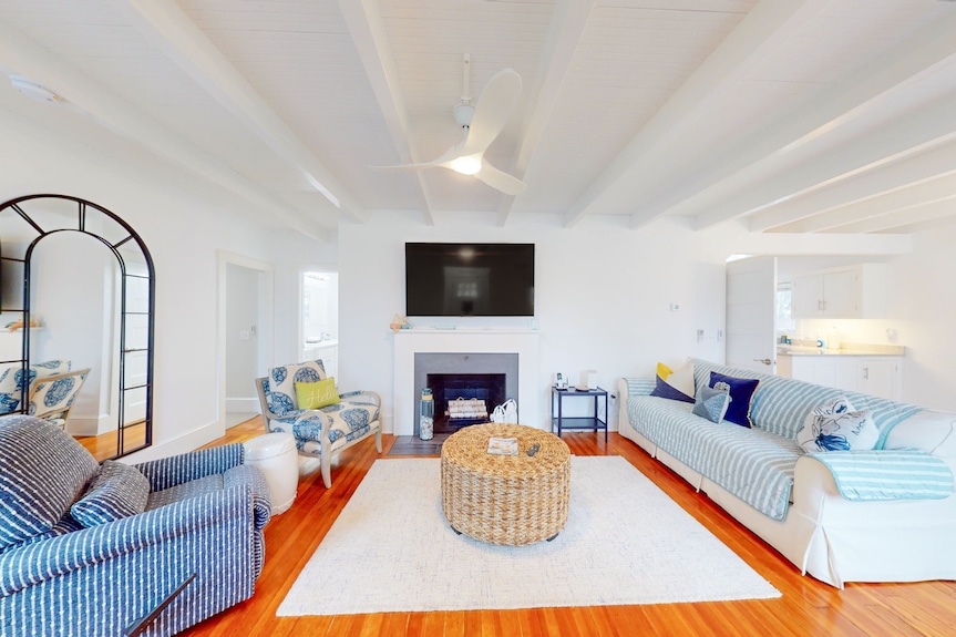 Inviting Home + Apartment Near Beach With Furnished Deck, Yard, & Grill - Massachusetts