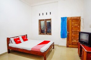 Quarto casal luxo | Escrivaninha, roupa de cama