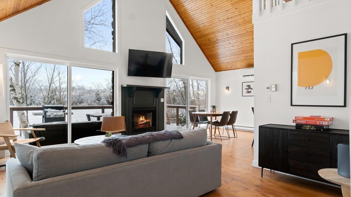 Lakeside Retreat | Dock, Kayaks & Fire Pit - The Berkshires, MA