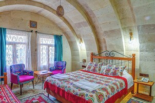 Quarto Duplo Deluxe, 1 quarto, Vista para a cidade | Roupa hipoalergénica, Wi-fi grátis 