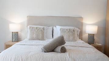 Quarto Duplo Superior | Lençóis de algodão egípcio, roupa de alta qualidade, cofre no quarto