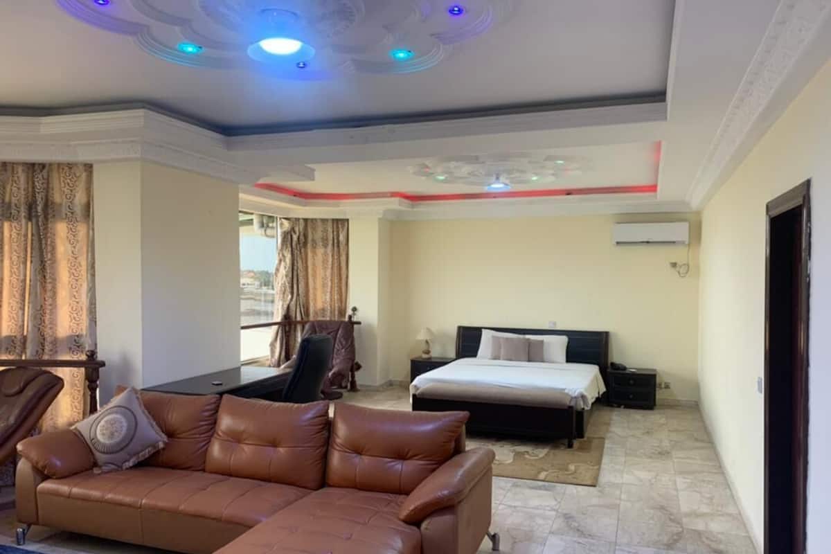 Quarto Presidencial | 2 quartos, cofre no quarto, com decoração personalizada