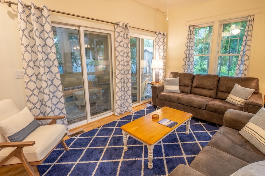 Beachwalk Resort Charming Main & Guest House - Washington Park Zoo, Michigan City