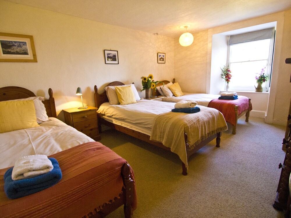 5 * Magnificent C18th Rectory sleeps 18 with Huge Garden, Games room ...