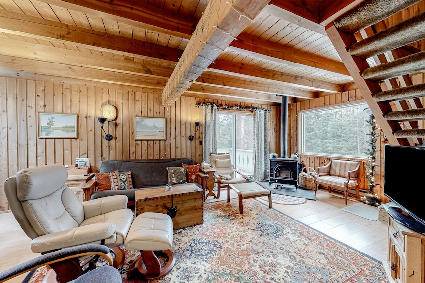 Dog-friendly Home With Woodstove & W/d - Next To Golf Course And Near Skiing - Molly Stark State Park, Wilmington